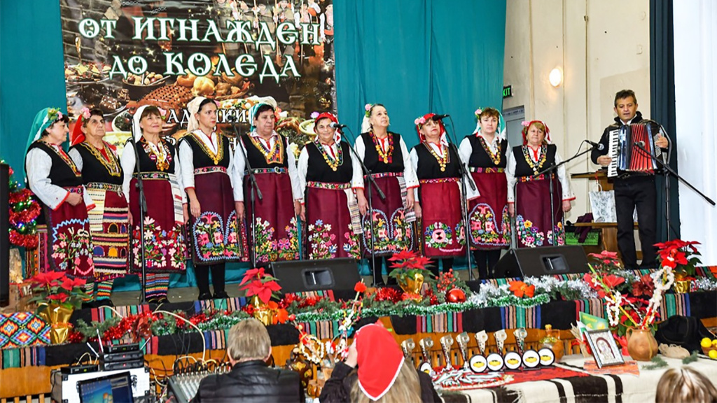 Fête hivernale du folklore au village Hrichténi - Radio Bulgarie en ...