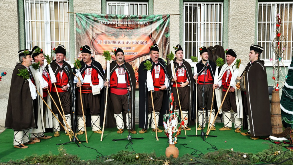 Fête hivernale du folklore au village Hrichténi - Radio Bulgarie en ...