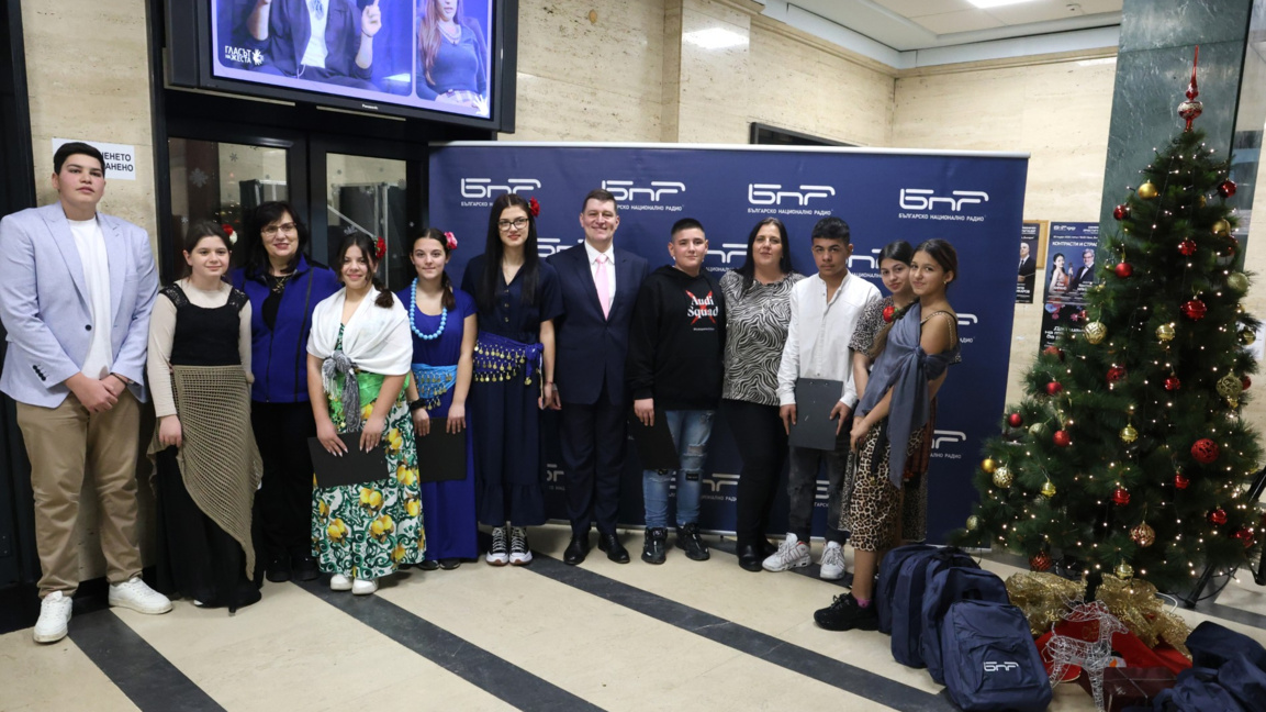 Ученици от Бобов дол донесоха магията на ромската Нова година в БНР - БНР